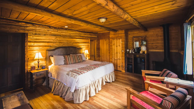 Twin Sisters Luxury Cabin | Wind River Ranch